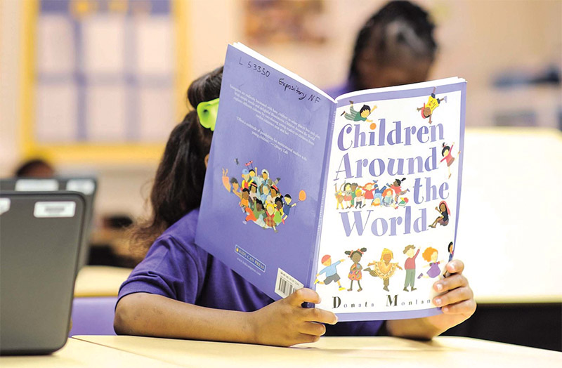 Dạy bé đọc sách - Tạp chí Kinh tế Sài Gòn