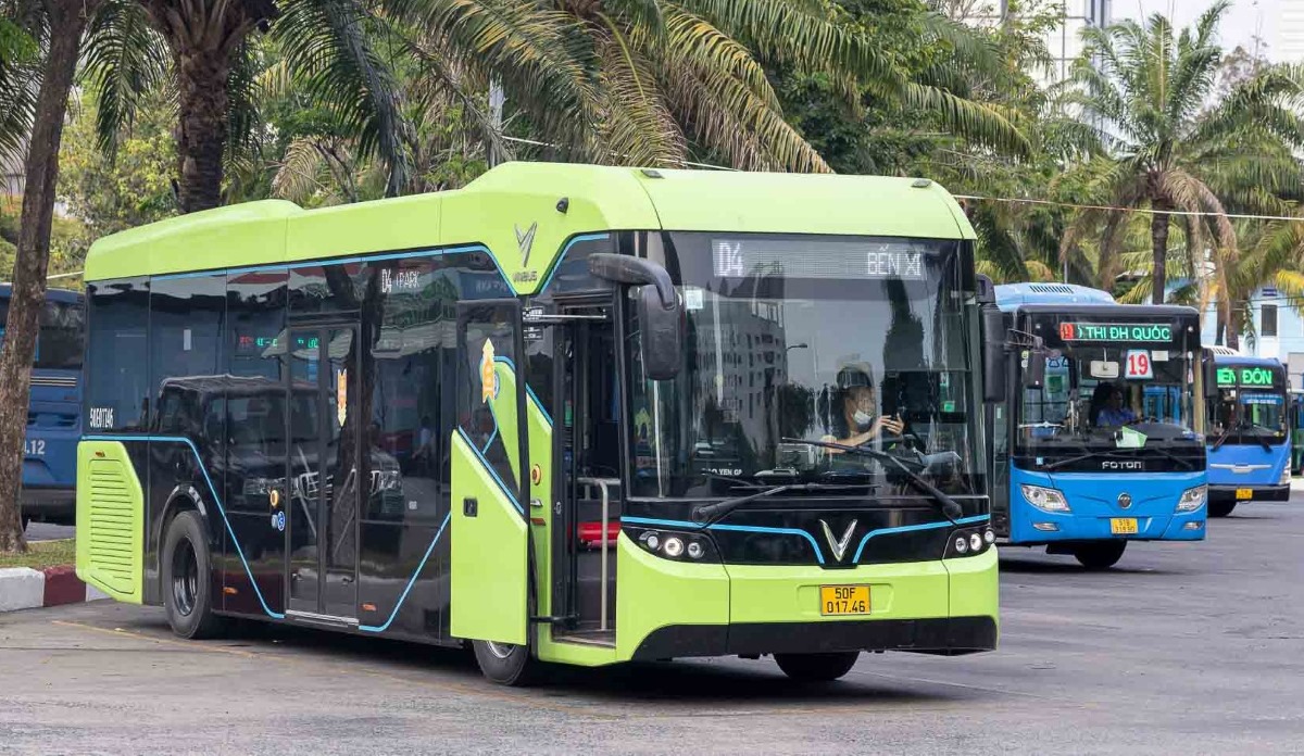 Hà Nội: Hỗ trợ 70% lãi vay vốn mua xe buýt điện